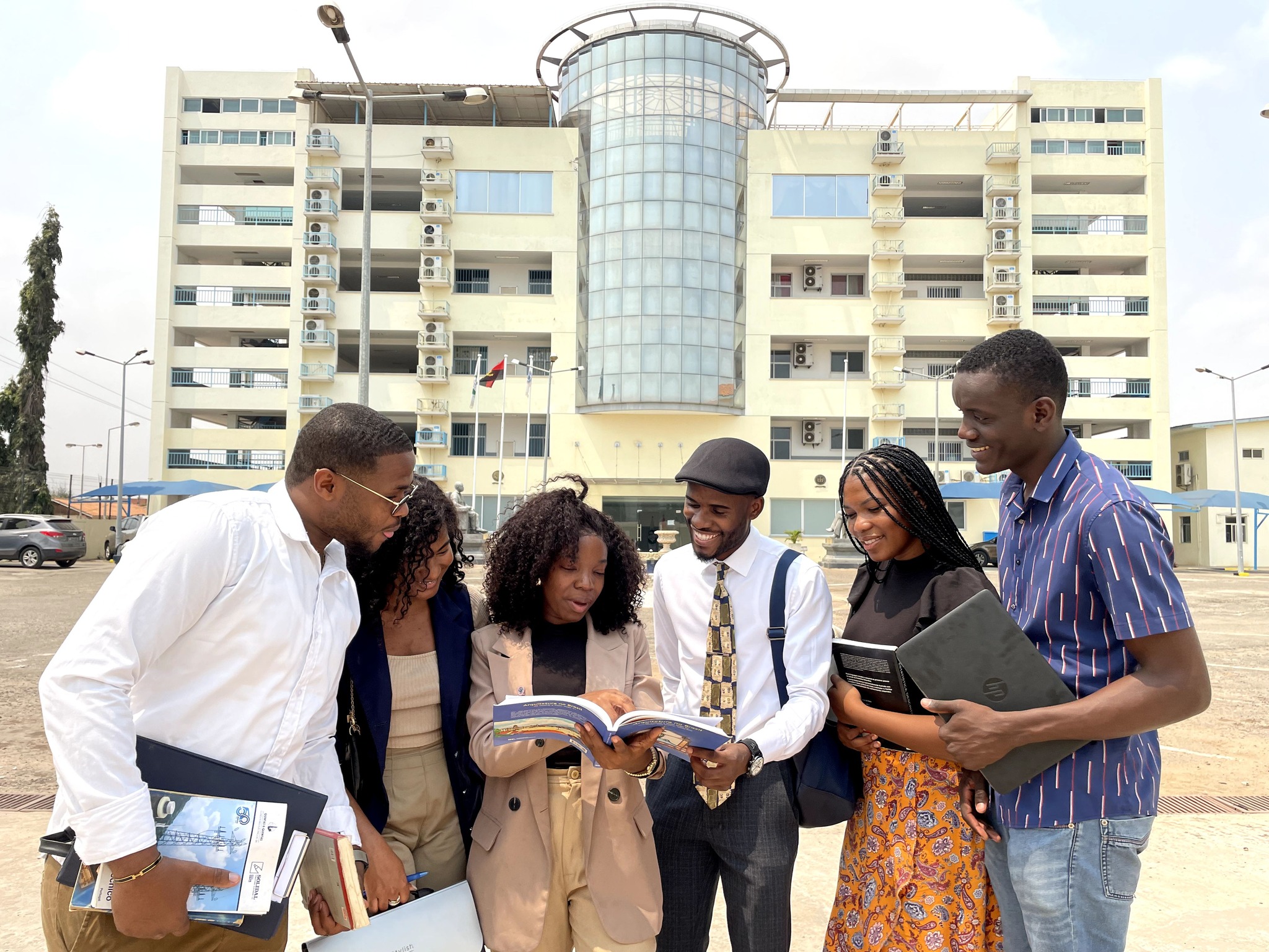 INÍCIO - Universidade Independente de Angola - UnIA
